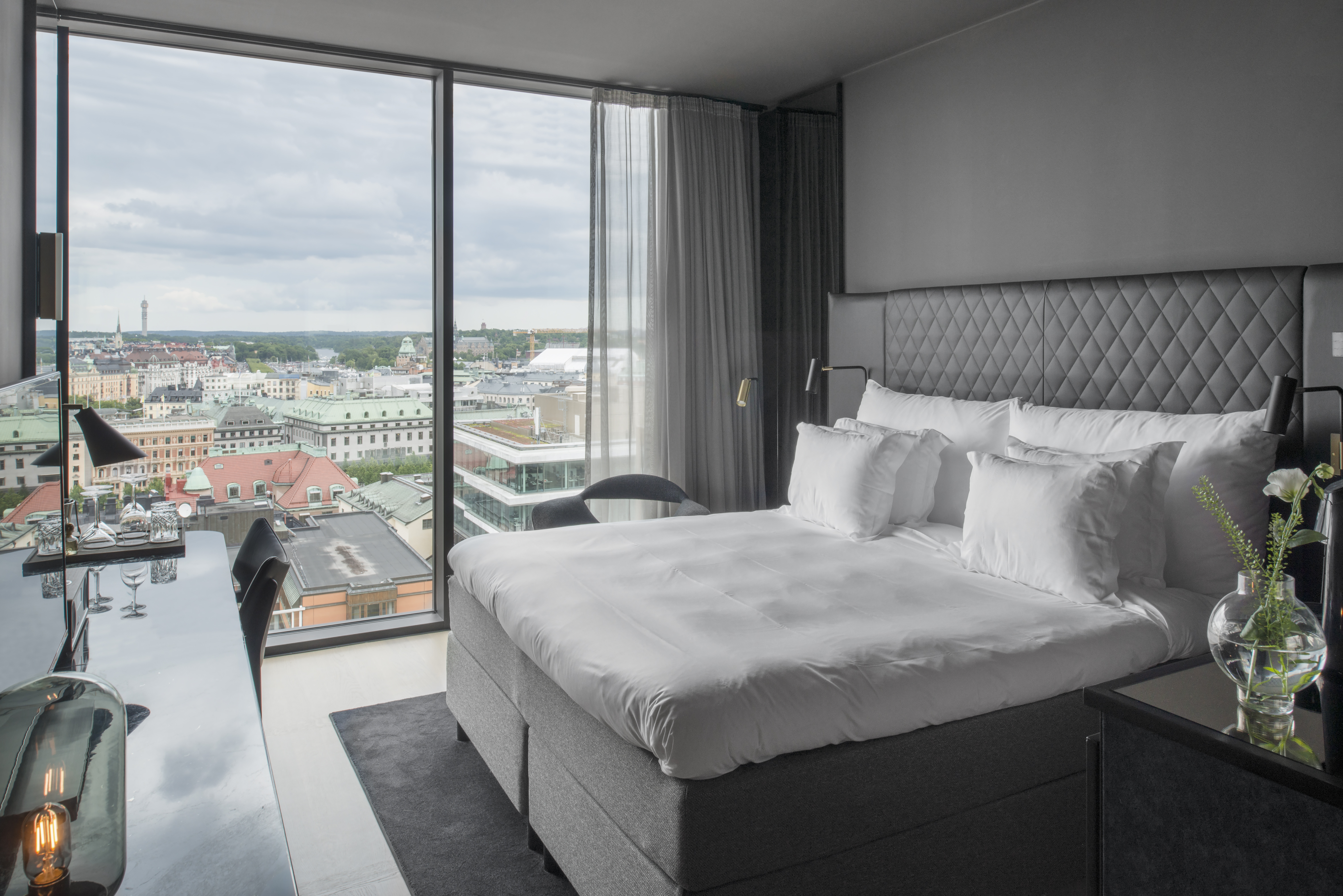 Hotell At Six - Boka Femstjärnigt designhotell mitt i centrala Stockholm